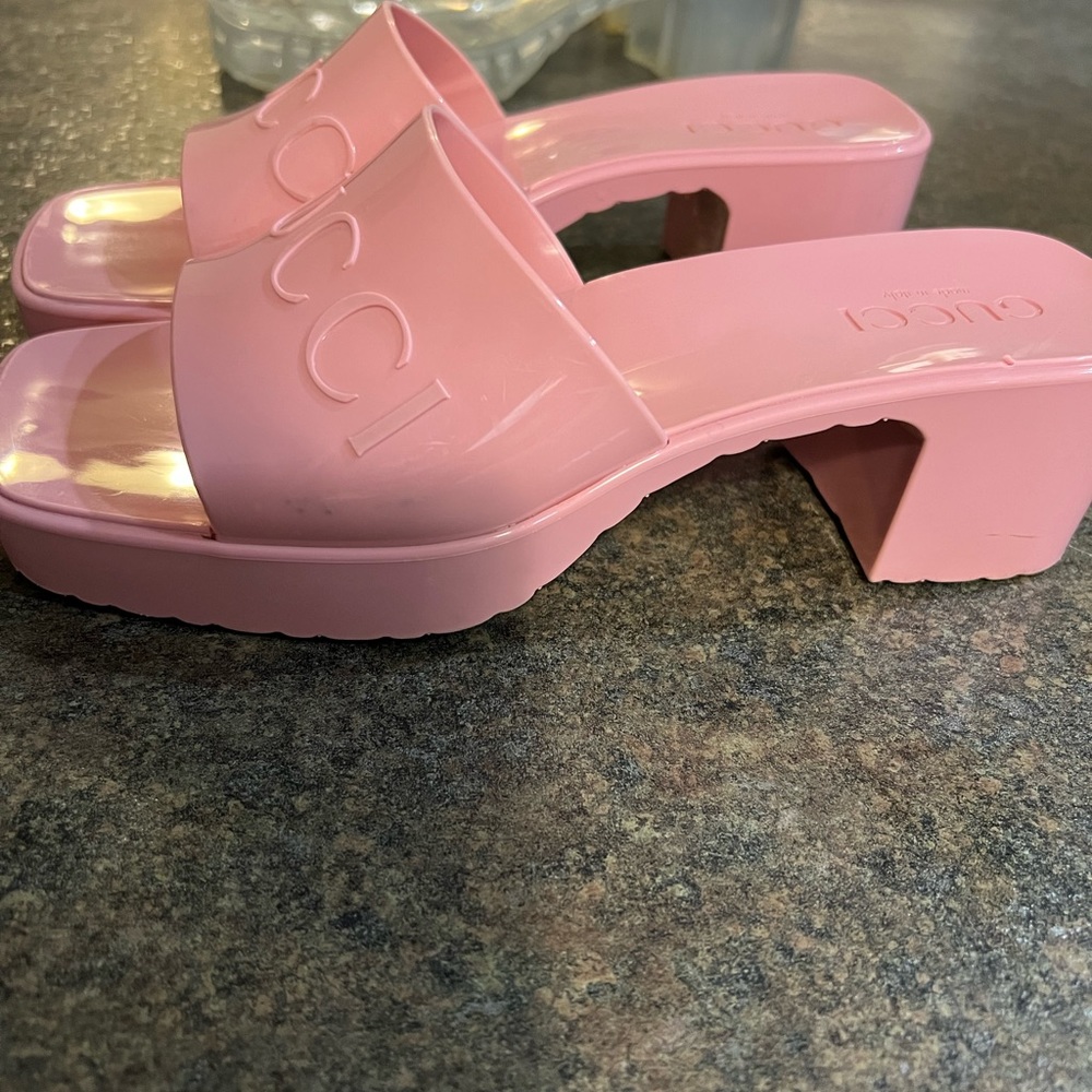 Women's Pink Gucci Rubber Slide Sandal - Gem